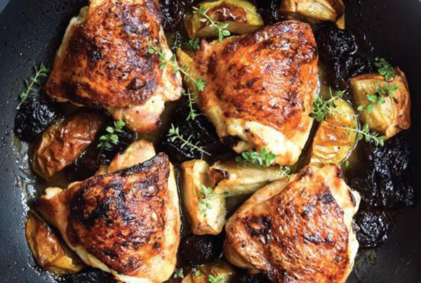 One Pan Autumn Chicken with JAZZ™ Apples & Prunes - JAZZ Apple UK